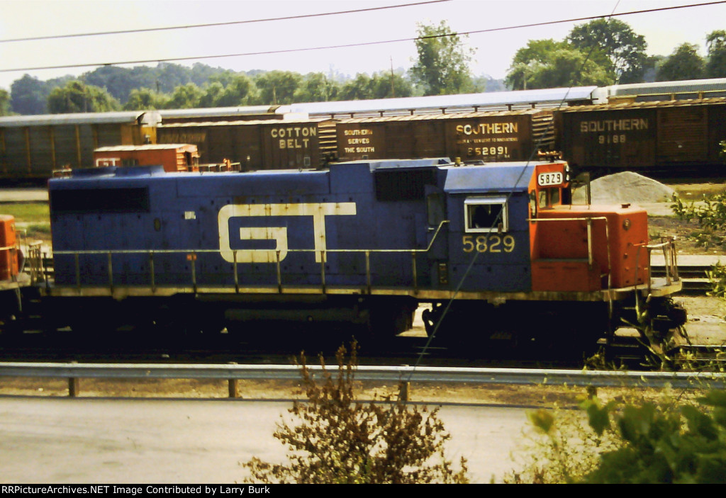 GP38-2